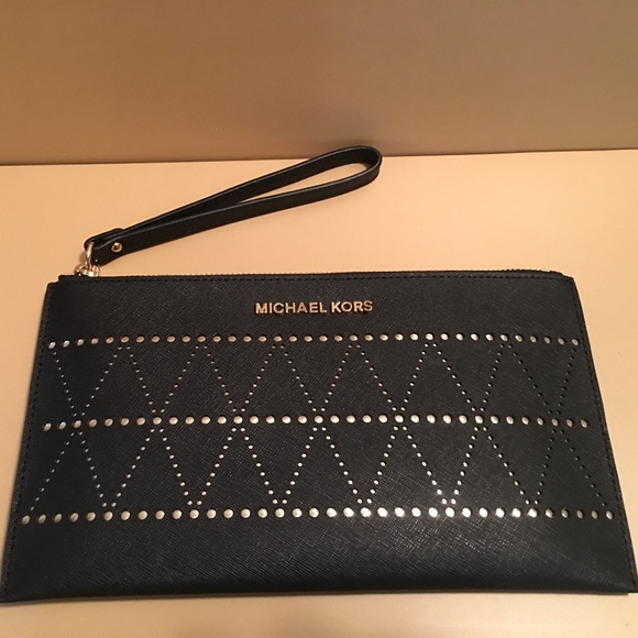 Michael Kors | Bags | Nwt Michael Kors Large Zip Clutch Wristlet | Poshmark